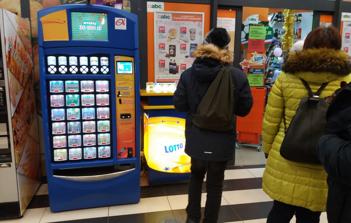 Samoobsługowy automat ze zdrapkami i kuponami Lotto teraz również w ...